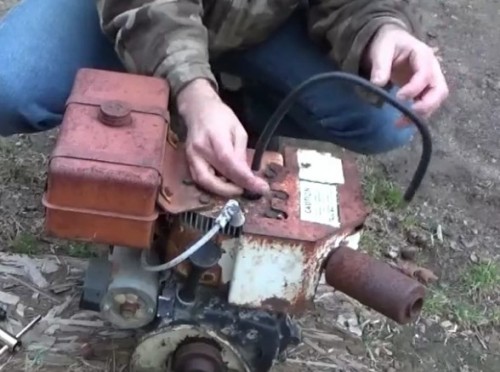 How To Check Compression On A Small Engine - The Do It Yourself World ...